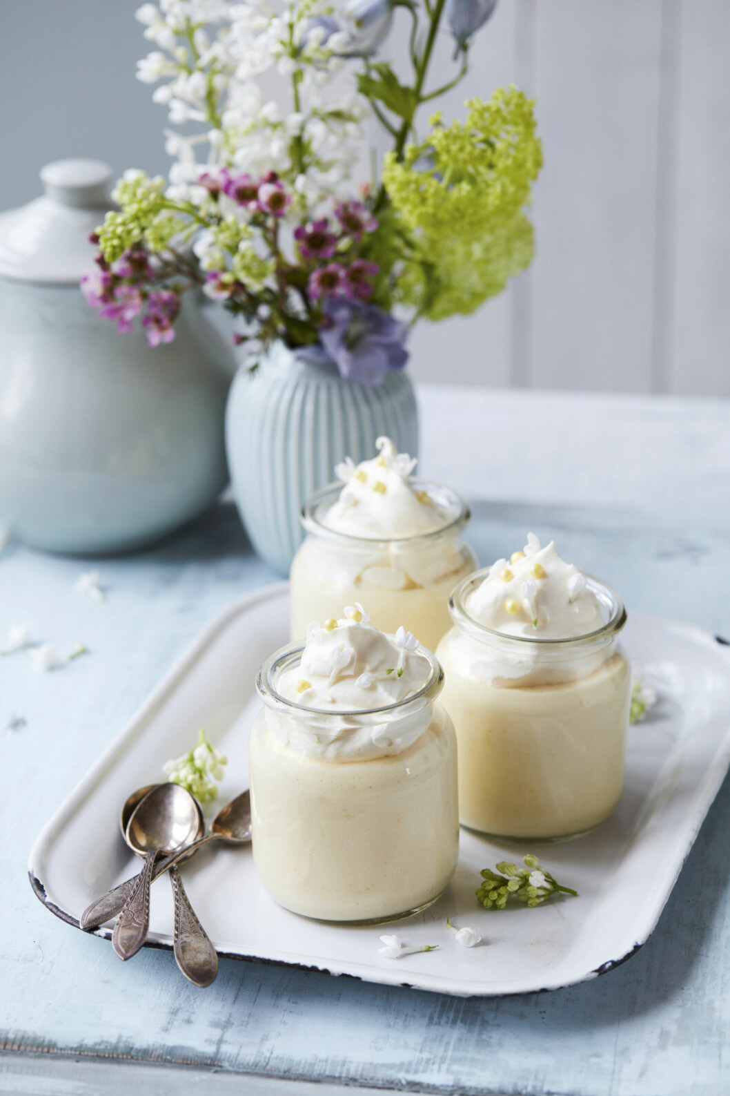 Uppfriskande citronfromage med ätbara blommor – recept | ELLE