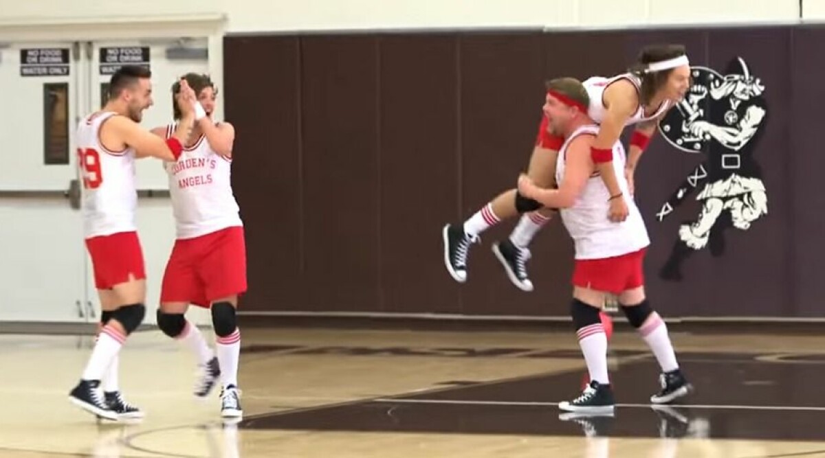 Dagens klipp: One Direction spelar Dodgeball | ELLE