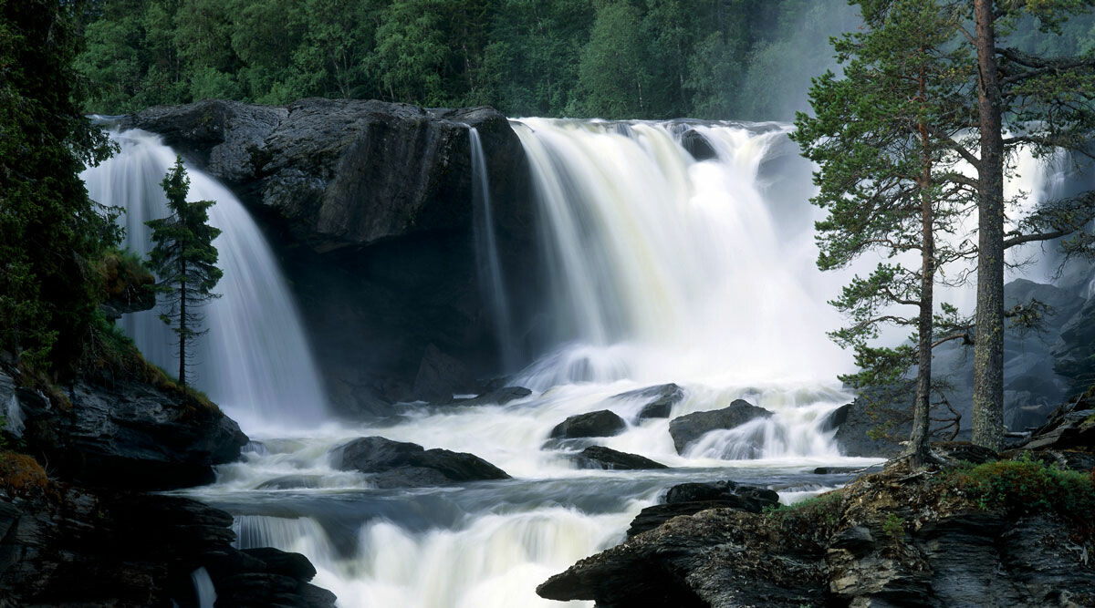 7 vackra vattenfall i Sverige att besöka i sommar | ELLE