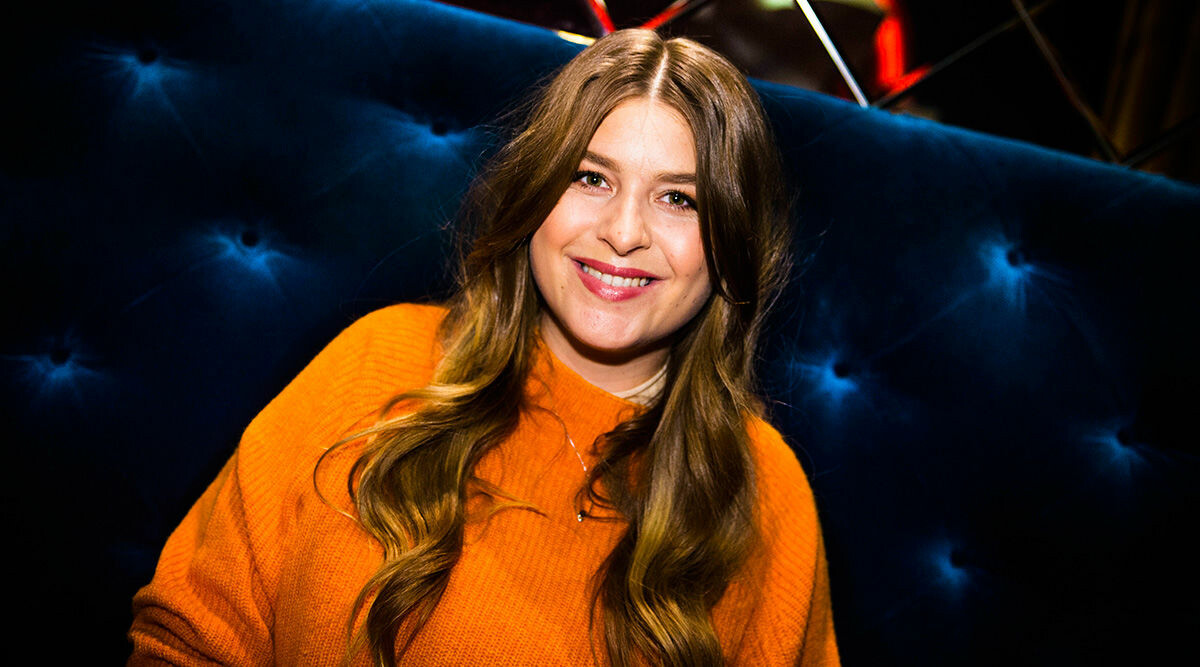 Linnea Henriksson en av programledarna för Melodifestivalen 2020 | ELLE