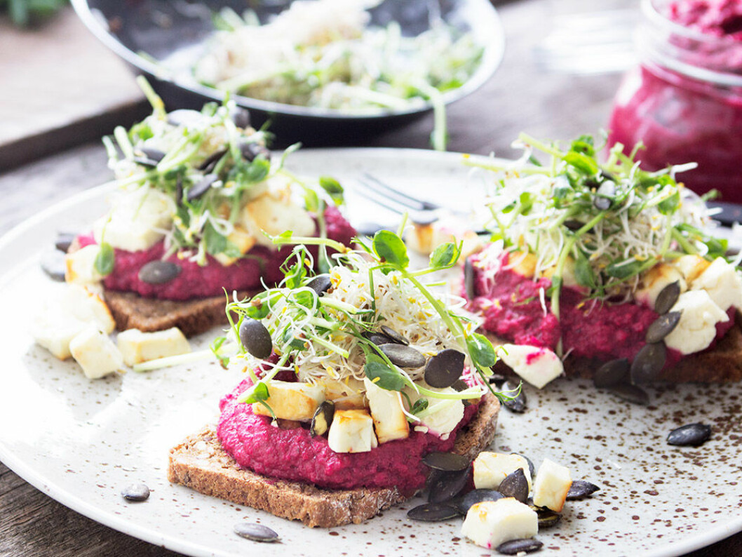 Matig macka med rödbetshummus och rostad fetaost | ELLE