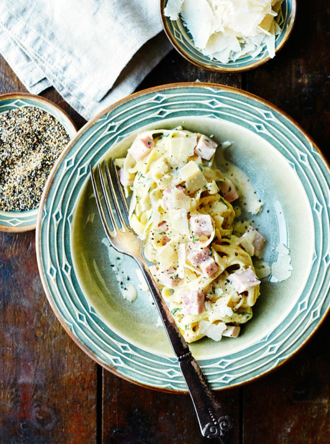Pasta crema med rökt skinka, senap och parmesan | ELLE